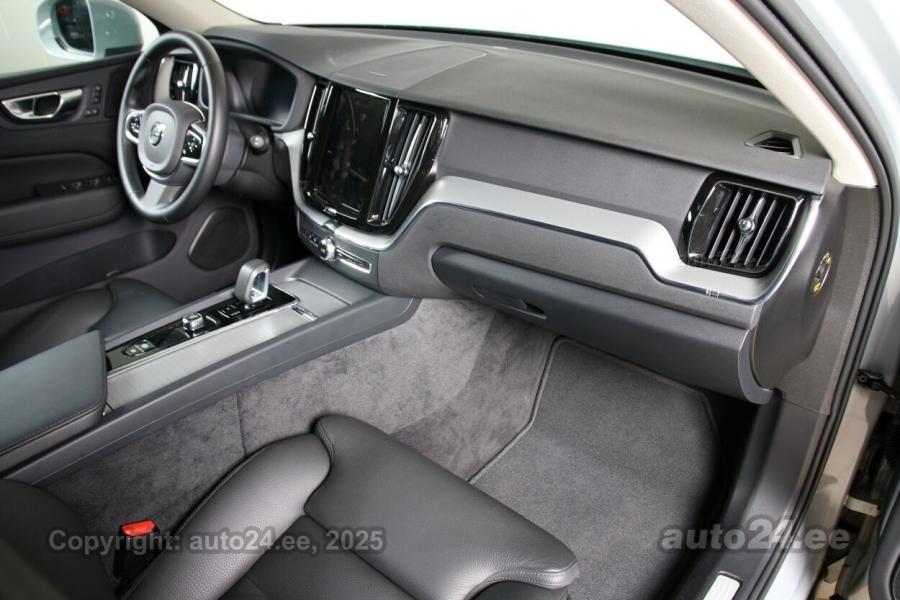 Pelēks Volvo XC60 2025 Tallina, ar dzinēja tilpumu 2.00 L un nobraukumu 23 tūkst. km par 56990 €, foto 8 vietnē AUTOMOTO.COM.LV