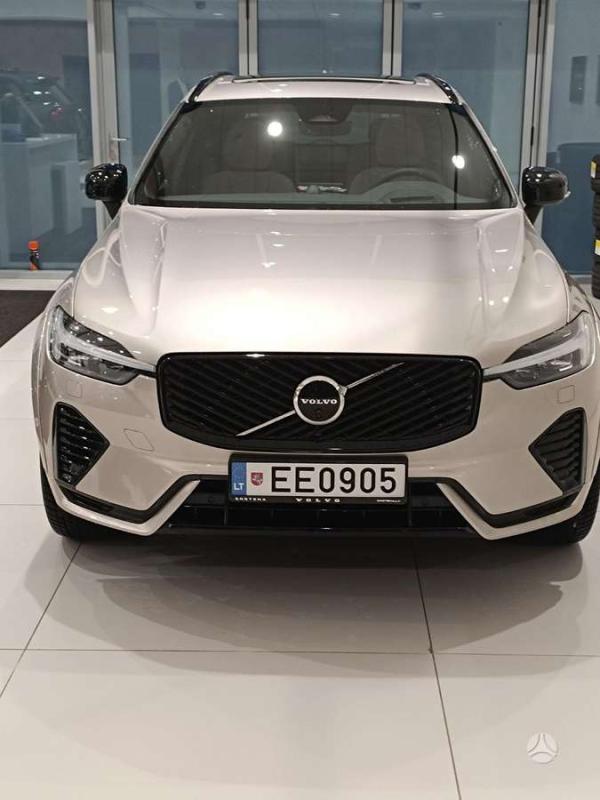Grey Volvo XC60 2025 in Klaipeda, with an engine capacity of 1.97 L and mileage of 10 thousand km for 69900 €, photo 4 on AUTOMOTO.COM.LV