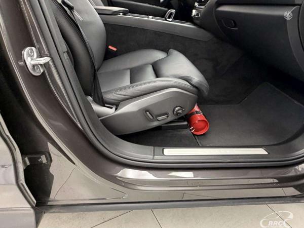 Grey Volvo XC60 2025 in Vilnius, with an engine capacity of 1.97 L and mileage of 25 thousand km for 38900 €, photo 7 on AUTOMOTO.COM.LV
