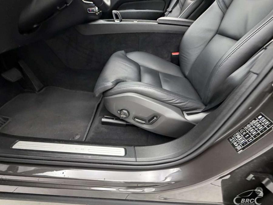 Pelēks Volvo XC60 2025 Viļņa, ar dzinēja tilpumu 1.97 L un nobraukumu 25 tūkst. km par 38900 €, foto 24 vietnē AUTOMOTO.COM.LV