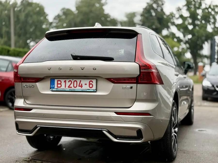 Pelēks Volvo XC60 2025 Rīga, ar dzinēja tilpumu 2.00 L un nobraukumu 6 tūkst. km par 38000 €, foto 4 vietnē AUTOMOTO.COM.LV