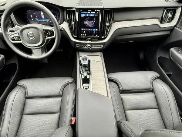 Pelēks Volvo XC60 2025 Rīga, ar dzinēja tilpumu 2.00 L un nobraukumu 6 tūkst. km par 38000 €, foto 7 vietnē AUTOMOTO.COM.LV