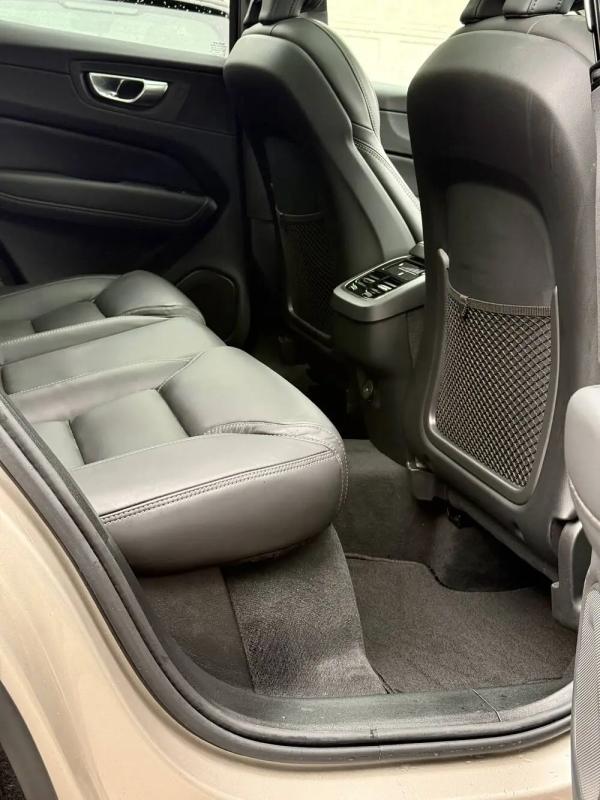 Pelēks Volvo XC60 2025 Rīga, ar dzinēja tilpumu 2.00 L un nobraukumu 6 tūkst. km par 38000 €, foto 8 vietnē AUTOMOTO.COM.LV