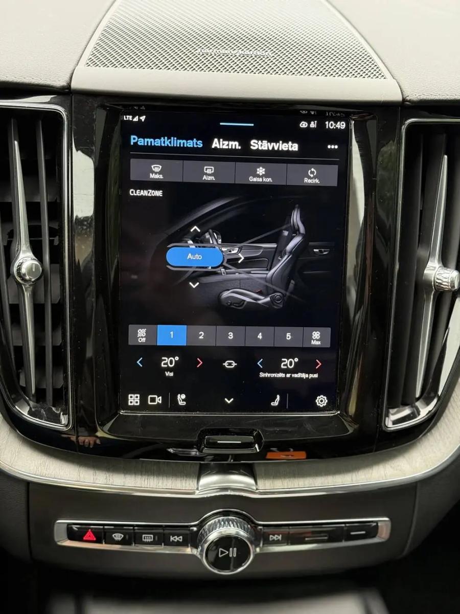 Pelēks Volvo XC60 2025 Rīga, ar dzinēja tilpumu 2.00 L un nobraukumu 6 tūkst. km par 38000 €, foto 15 vietnē AUTOMOTO.COM.LV