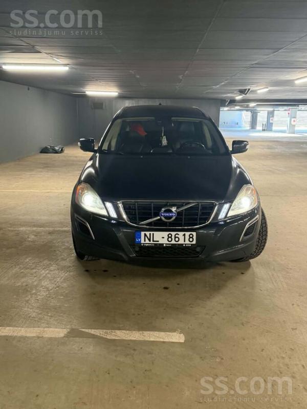 Grey Volvo XC60 2010 in Riga, with an engine capacity of 2.40 L and mileage of 275 thousand km for 9000 €, photo 1 on AUTOMOTO.COM.LV