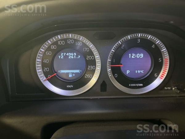 Grey Volvo XC60 2010 in Riga, with an engine capacity of 2.40 L and mileage of 275 thousand km for 9000 €, photo 2 on AUTOMOTO.COM.LV