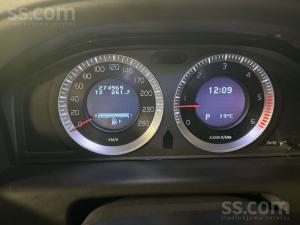 Pelēks Volvo XC60 2010 Rīga, ar dzinēja tilpumu 2.40 L un nobraukumu 275 tūkst. km par 9000 €, foto 3 vietnē AUTOMOTO.COM.LV