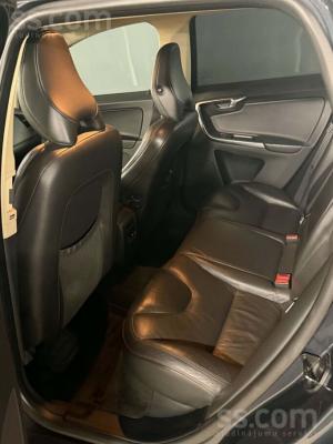 Pelēks Volvo XC60 2010 Rīga, ar dzinēja tilpumu 2.40 L un nobraukumu 275 tūkst. km par 9000 €, foto 6 vietnē AUTOMOTO.COM.LV