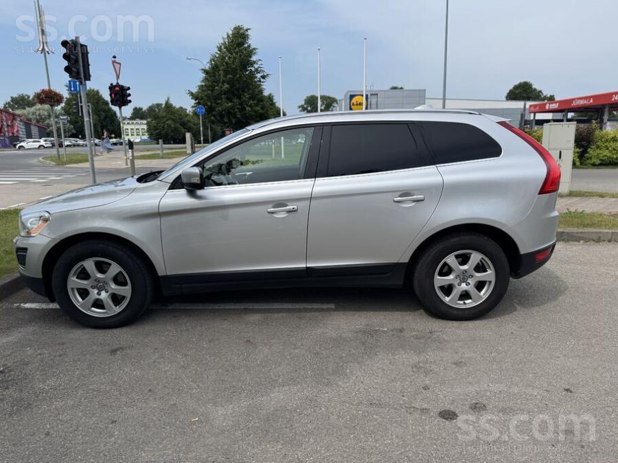 Pelēks Volvo XC60 2011 Rīga, ar dzinēja tilpumu 2.40 L un nobraukumu 372 tūkst. km par 8900 €, foto 3 vietnē AUTOMOTO.COM.LV