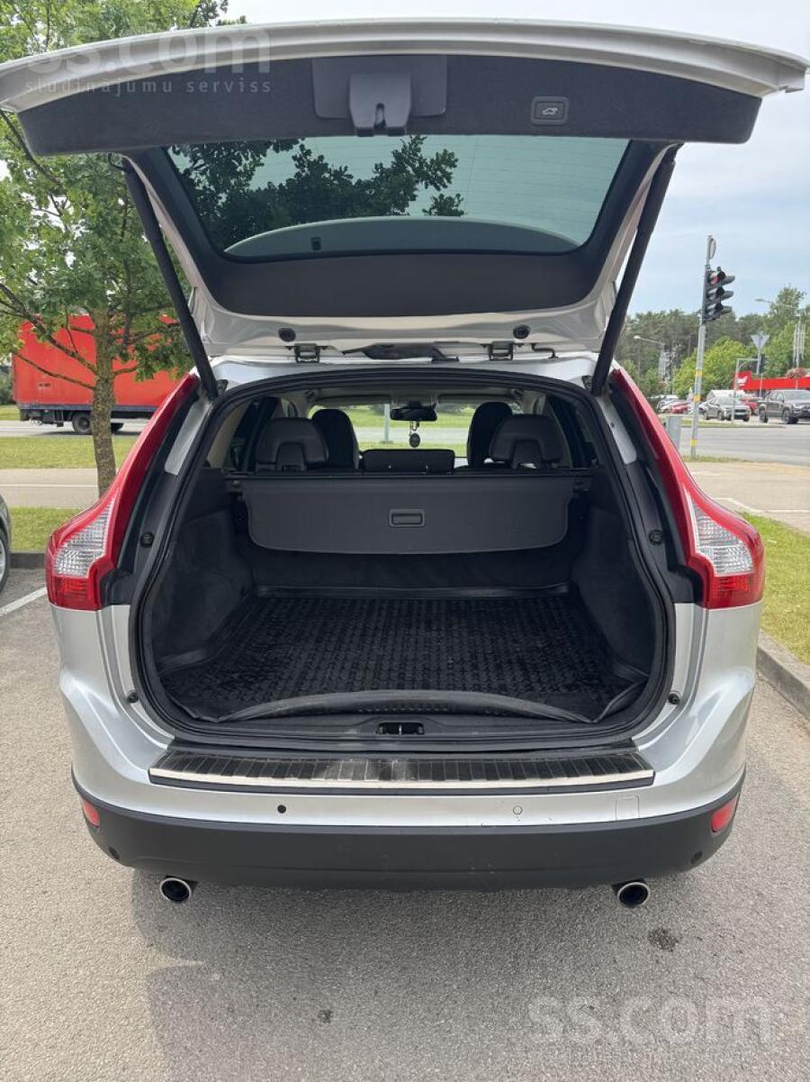 Pelēks Volvo XC60 2011 Rīga, ar dzinēja tilpumu 2.40 L un nobraukumu 372 tūkst. km par 8900 €, foto 11 vietnē AUTOMOTO.COM.LV