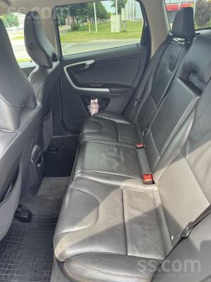 Pelēks Volvo XC60 2011 Rīga, ar dzinēja tilpumu 2.40 L un nobraukumu 372 tūkst. km par 8900 €, foto 13 vietnē AUTOMOTO.COM.LV