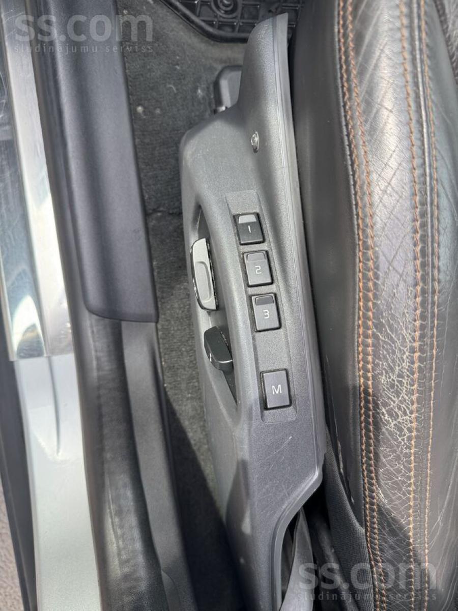 Pelēks Volvo XC60 2011 Rīga, ar dzinēja tilpumu 2.40 L un nobraukumu 372 tūkst. km par 8900 €, foto 15 vietnē AUTOMOTO.COM.LV