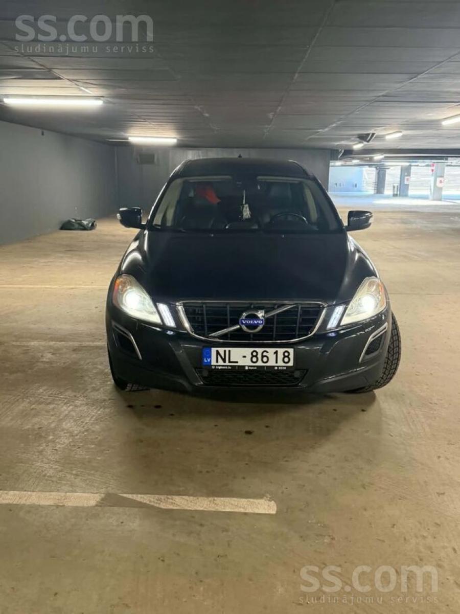 Pelēks Volvo XC60 2011 Rīga, ar dzinēja tilpumu 2.40 L un nobraukumu 275 tūkst. km par 9000 €, foto 1 vietnē AUTOMOTO.COM.LV