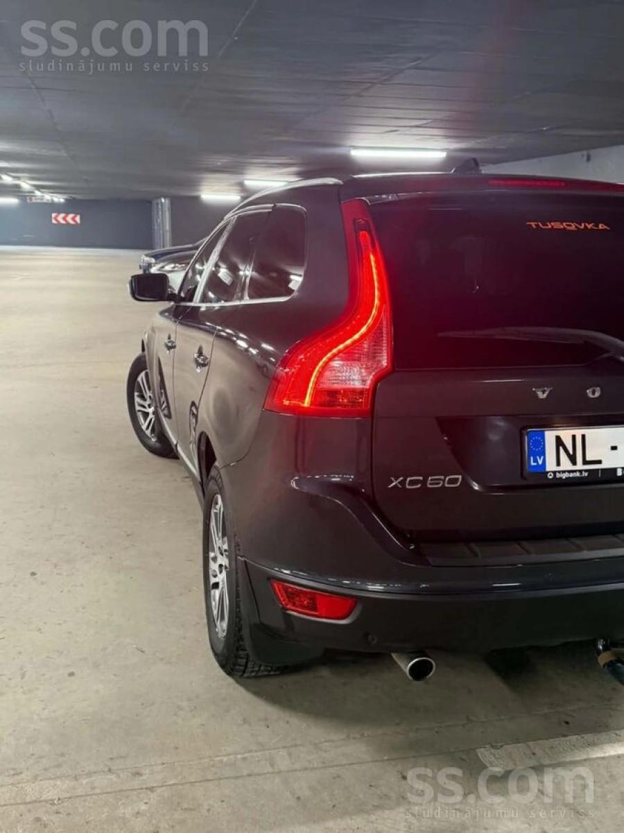 Pelēks Volvo XC60 2011 Rīga, ar dzinēja tilpumu 2.40 L un nobraukumu 275 tūkst. km par 9000 €, foto 4 vietnē AUTOMOTO.COM.LV