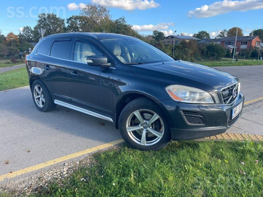 Pelēks Volvo XC60 2011 Ogre, ar dzinēja tilpumu 2.40 L un nobraukumu 370 tūkst. km par 9000 €, foto 6 vietnē AUTOMOTO.COM.LV