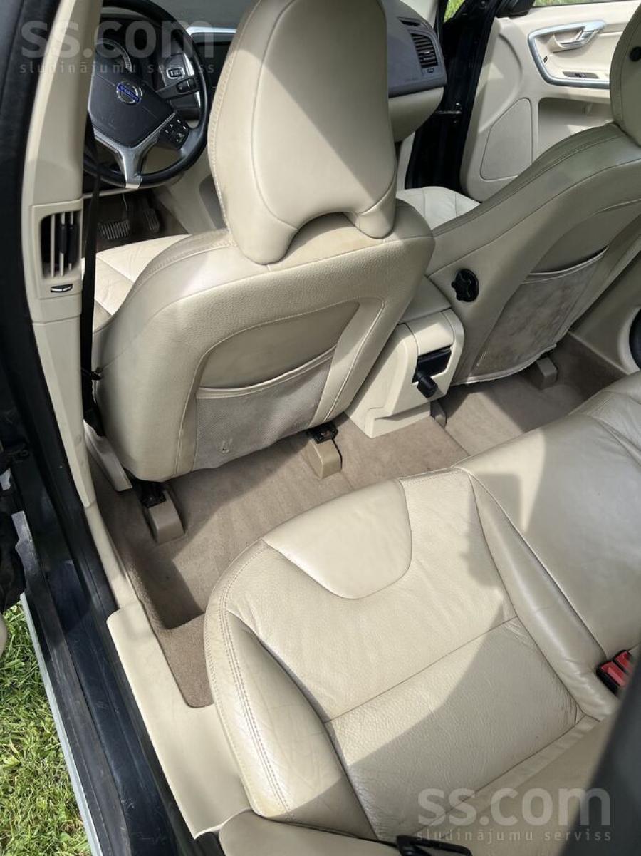 Pelēks Volvo XC60 2011 Ogre, ar dzinēja tilpumu 2.40 L un nobraukumu 370 tūkst. km par 9000 €, foto 12 vietnē AUTOMOTO.COM.LV
