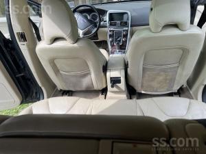 Pelēks Volvo XC60 2011 Ogre, ar dzinēja tilpumu 2.40 L un nobraukumu 370 tūkst. km par 9000 €, foto 14 vietnē AUTOMOTO.COM.LV