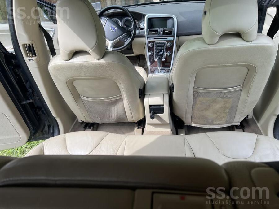 Pelēks Volvo XC60 2011 Ogre, ar dzinēja tilpumu 2.40 L un nobraukumu 370 tūkst. km par 9000 €, foto 14 vietnē AUTOMOTO.COM.LV