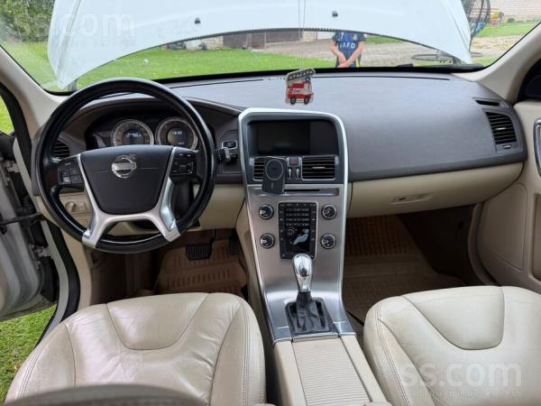 Grey Volvo XC60 2012 in Aizkraukle, with an engine capacity of 2.00 L and mileage of 264 thousand km for 7300 €, photo 9 on AUTOMOTO.COM.LV