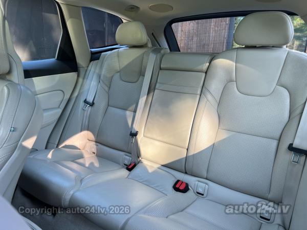 Pelēks Volvo XC60 2017 Tallina, ar dzinēja tilpumu 2.00 L un nobraukumu 173 tūkst. km par 25000 €, foto 9 vietnē AUTOMOTO.COM.LV