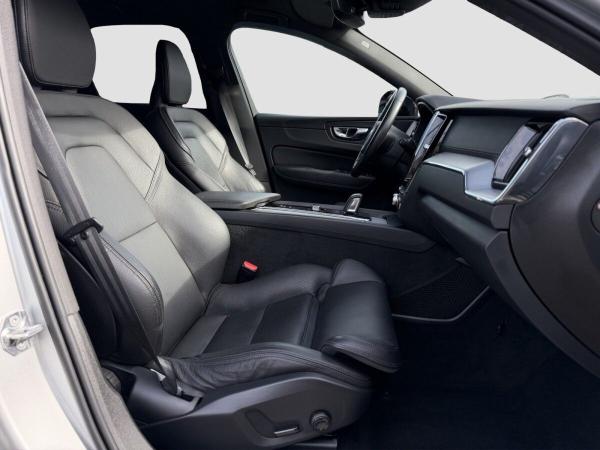 Pelēks Volvo XC60 2020 Pērnava, ar dzinēja tilpumu 2.00 L un nobraukumu 112 tūkst. km par 33000 €, foto 5 vietnē AUTOMOTO.COM.LV