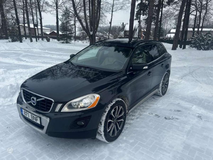 Pelēks Volvo XC60 2010 Šauļi, ar dzinēja tilpumu 2.40 L un nobraukumu 400 tūkst. km par 5999 €, foto 2 vietnē AUTOMOTO.COM.LV