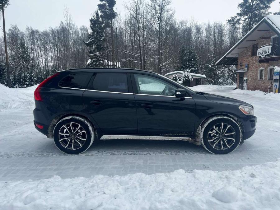 Pelēks Volvo XC60 2010 Šauļi, ar dzinēja tilpumu 2.40 L un nobraukumu 400 tūkst. km par 5999 €, foto 18 vietnē AUTOMOTO.COM.LV