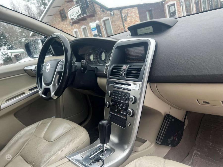 Pelēks Volvo XC60 2010 Šauļi, ar dzinēja tilpumu 2.40 L un nobraukumu 400 tūkst. km par 5999 €, foto 30 vietnē AUTOMOTO.COM.LV