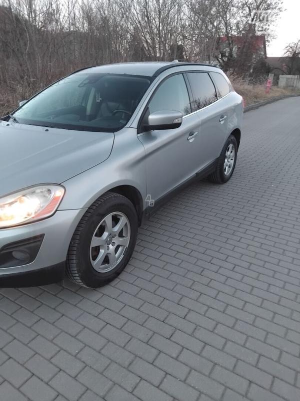 Grey Volvo XC60 2010 in Vilnius, with an engine capacity of 2.40 L and mileage of 275 thousand km for 7500 €, photo 2 on AUTOMOTO.COM.LV