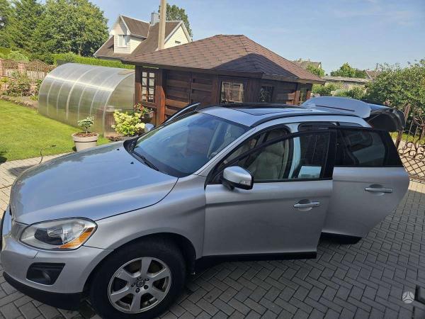 Grey Volvo XC60 2010 in Taurage, with an engine capacity of 3.20 L and mileage of 213 thousand km for 6600 €, photo 4 on AUTOMOTO.COM.LV