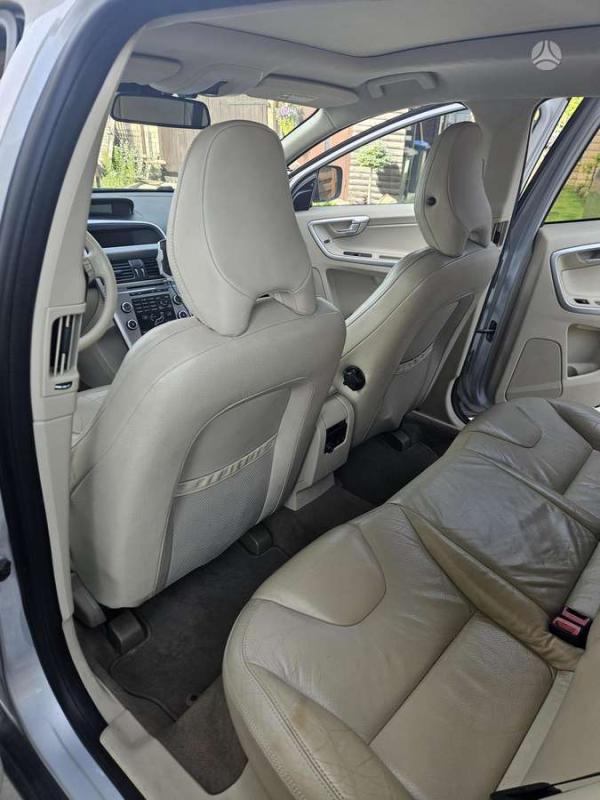 Grey Volvo XC60 2010 in Taurage, with an engine capacity of 3.20 L and mileage of 213 thousand km for 6600 €, photo 7 on AUTOMOTO.COM.LV