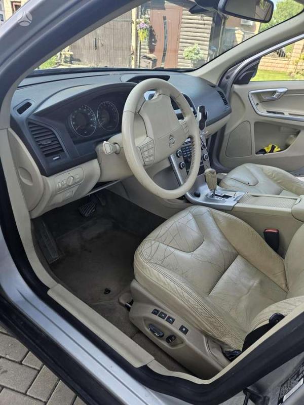 Grey Volvo XC60 2010 in Taurage, with an engine capacity of 3.20 L and mileage of 213 thousand km for 6600 €, photo 8 on AUTOMOTO.COM.LV