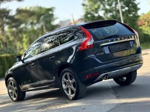 Pelēks Volvo XC60 2013 Jūrmala, ar dzinēja tilpumu 2.00 L un nobraukumu 275 tūkst. km par 10850 €, foto 4 vietnē AUTOMOTO.COM.LV