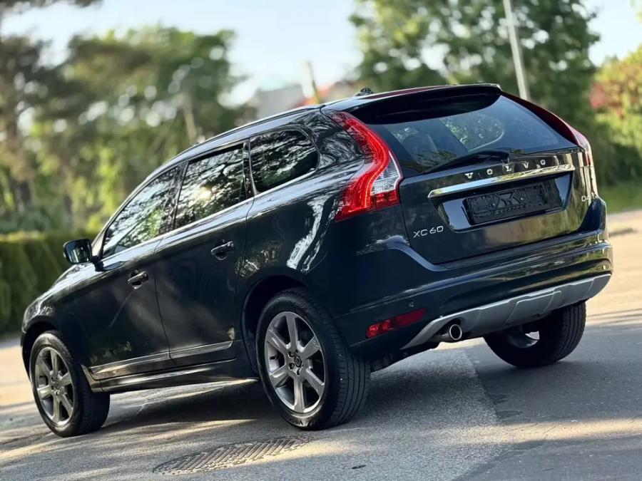 Pelēks Volvo XC60 2013 Jūrmala, ar dzinēja tilpumu 2.00 L un nobraukumu 275 tūkst. km par 10850 €, foto 4 vietnē AUTOMOTO.COM.LV