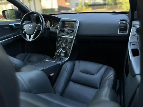 Grey Volvo XC60 2013 in Jurmala, with an engine capacity of 2.00 L and mileage of 275 thousand km for 10850 €, photo 5 on AUTOMOTO.COM.LV