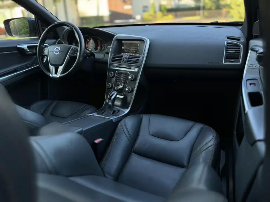 Pelēks Volvo XC60 2013 Jūrmala, ar dzinēja tilpumu 2.00 L un nobraukumu 275 tūkst. km par 10850 €, foto 6 vietnē AUTOMOTO.COM.LV