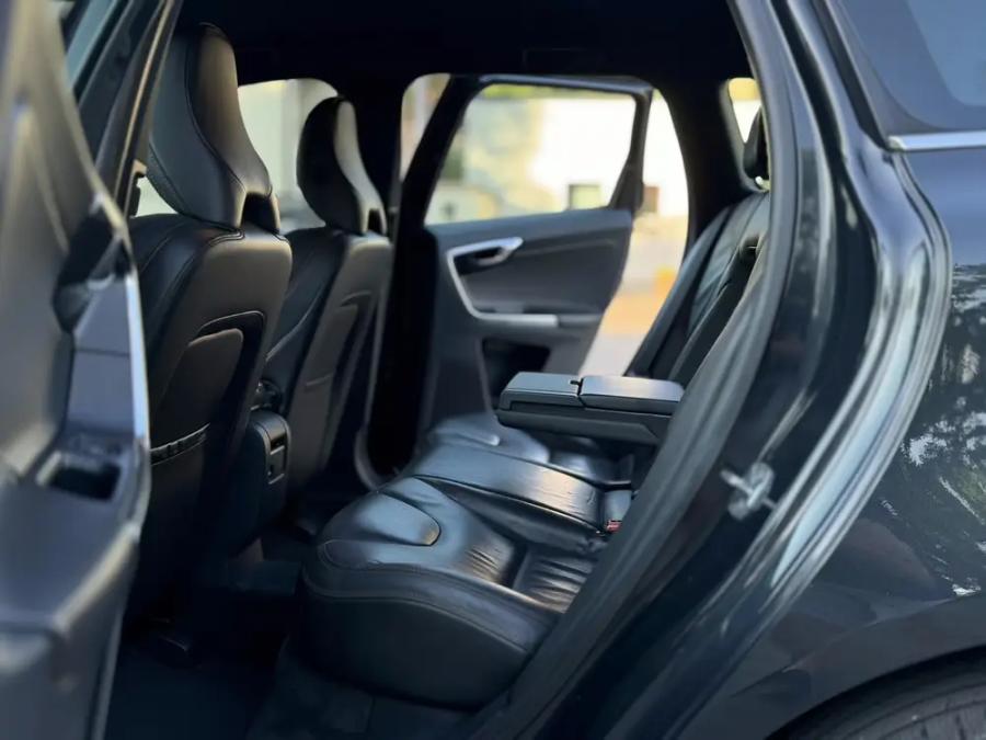 Pelēks Volvo XC60 2013 Jūrmala, ar dzinēja tilpumu 2.00 L un nobraukumu 275 tūkst. km par 10850 €, foto 8 vietnē AUTOMOTO.COM.LV