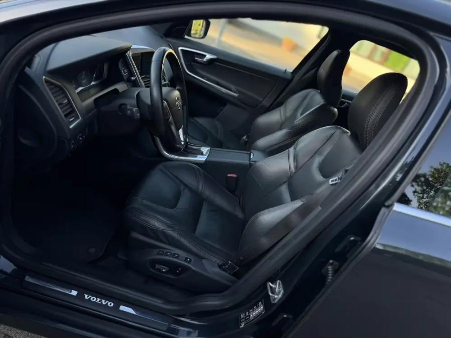 Pelēks Volvo XC60 2013 Jūrmala, ar dzinēja tilpumu 2.00 L un nobraukumu 275 tūkst. km par 10850 €, foto 9 vietnē AUTOMOTO.COM.LV