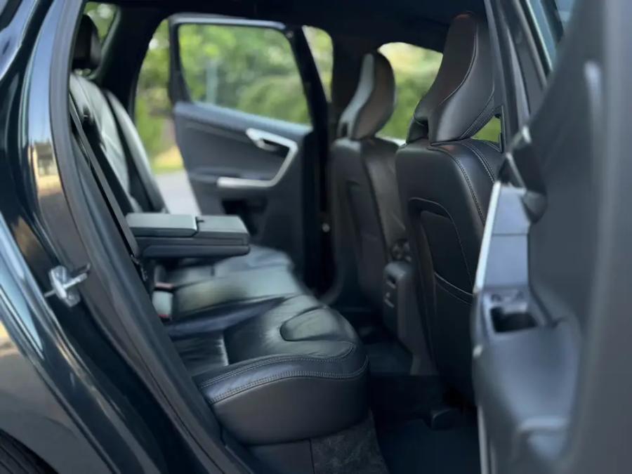 Pelēks Volvo XC60 2013 Jūrmala, ar dzinēja tilpumu 2.00 L un nobraukumu 275 tūkst. km par 10850 €, foto 10 vietnē AUTOMOTO.COM.LV