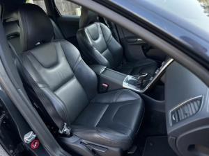 Pelēks Volvo XC60 2013 Jūrmala, ar dzinēja tilpumu 2.00 L un nobraukumu 275 tūkst. km par 10850 €, foto 11 vietnē AUTOMOTO.COM.LV