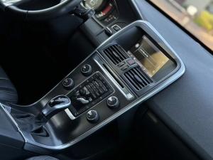 Pelēks Volvo XC60 2013 Jūrmala, ar dzinēja tilpumu 2.00 L un nobraukumu 275 tūkst. km par 10850 €, foto 13 vietnē AUTOMOTO.COM.LV