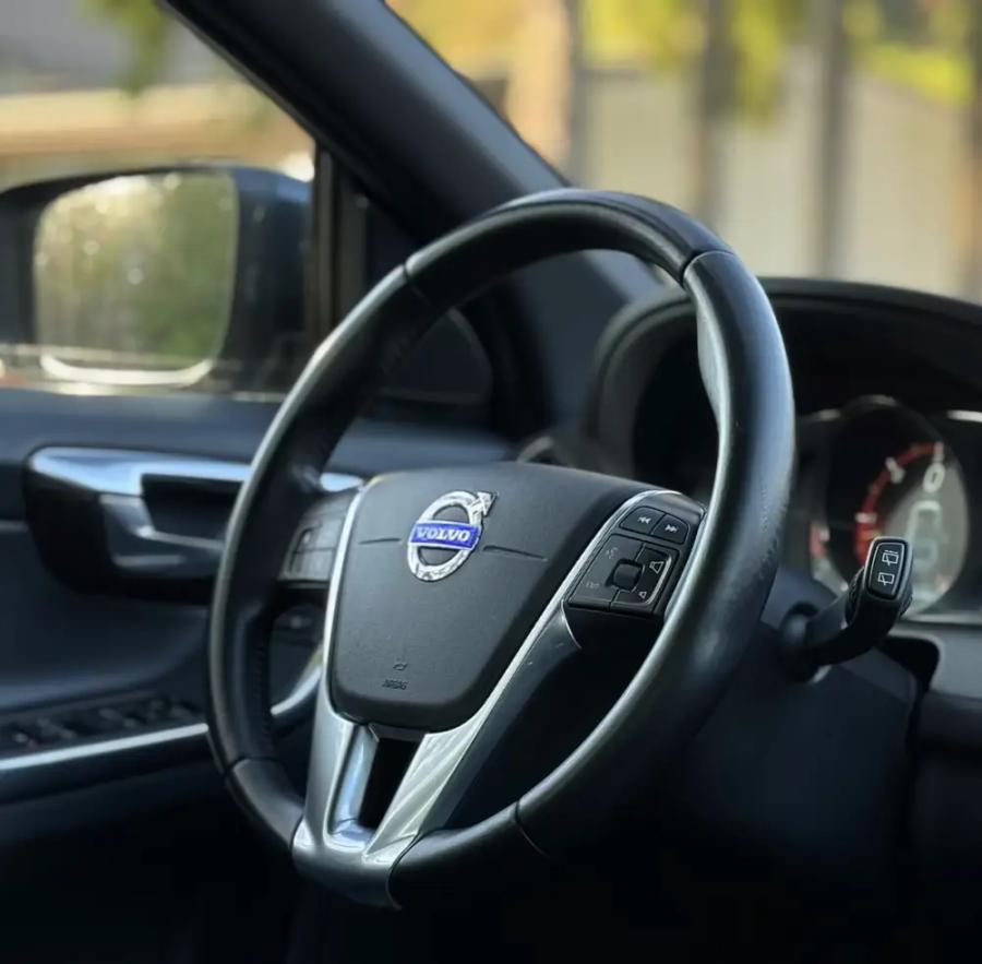Pelēks Volvo XC60 2013 Jūrmala, ar dzinēja tilpumu 2.00 L un nobraukumu 275 tūkst. km par 10850 €, foto 14 vietnē AUTOMOTO.COM.LV