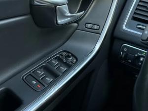 Pelēks Volvo XC60 2013 Jūrmala, ar dzinēja tilpumu 2.00 L un nobraukumu 275 tūkst. km par 10850 €, foto 15 vietnē AUTOMOTO.COM.LV