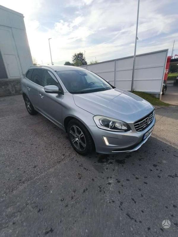 Pelēks Volvo XC60 2014 Alīta, ar dzinēja tilpumu 2.40 L un nobraukumu 270 tūkst. km par 9990 €, foto 1 vietnē AUTOMOTO.COM.LV
