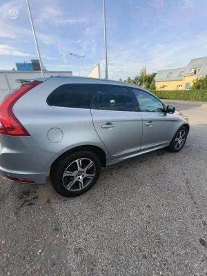 Grey Volvo XC60 2014 in Alytus, with an engine capacity of 2.40 L and mileage of 270 thousand km for 9990 €, photo 4 on AUTOMOTO.COM.LV