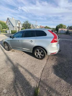 Grey Volvo XC60 2014 in Alytus, with an engine capacity of 2.40 L and mileage of 270 thousand km for 9990 €, photo 5 on AUTOMOTO.COM.LV