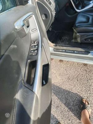 Grey Volvo XC60 2014 in Alytus, with an engine capacity of 2.40 L and mileage of 270 thousand km for 9990 €, photo 7 on AUTOMOTO.COM.LV