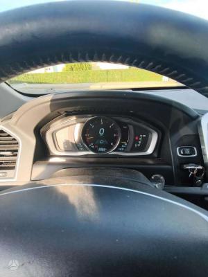 Grey Volvo XC60 2014 in Alytus, with an engine capacity of 2.40 L and mileage of 270 thousand km for 9990 €, photo 8 on AUTOMOTO.COM.LV