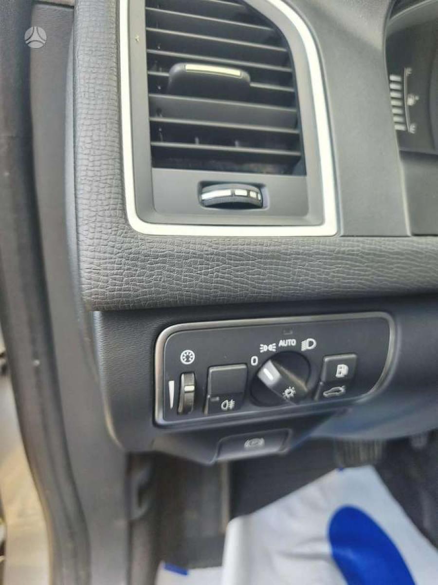 Grey Volvo XC60 2014 in Alytus, with an engine capacity of 2.40 L and mileage of 270 thousand km for 9990 €, photo 11 on AUTOMOTO.COM.LV