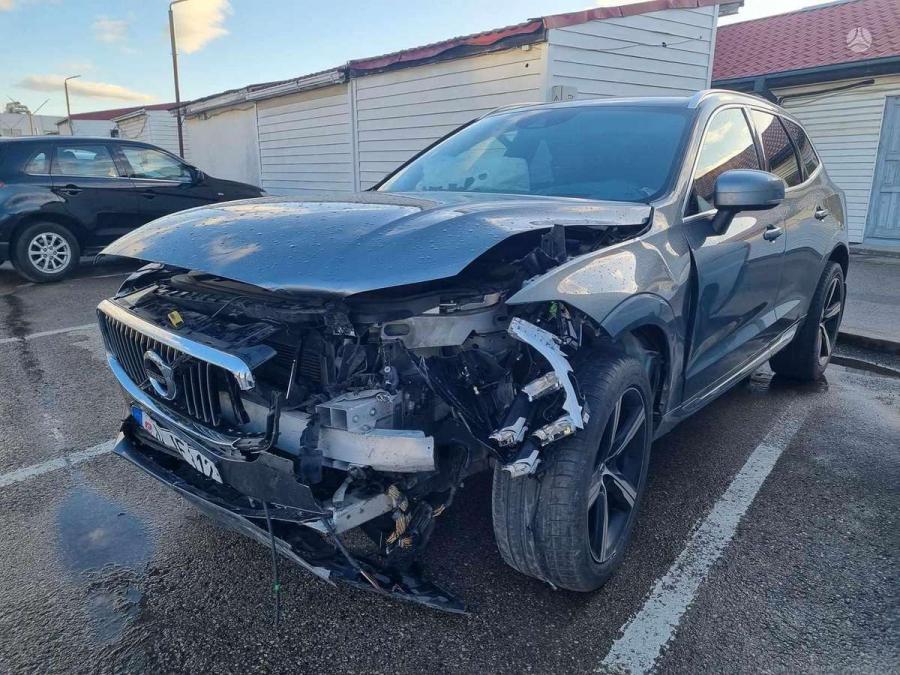 Grey Volvo XC60 2018 in Kaunas, with an engine capacity of 2.00 L and mileage of 300 thousand km for 9800 €, photo 1 on AUTOMOTO.COM.LV